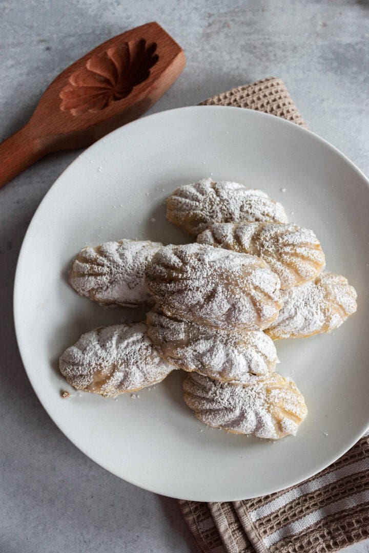 Lebanese Maamoul Cookies (Pistachio Stuffed)